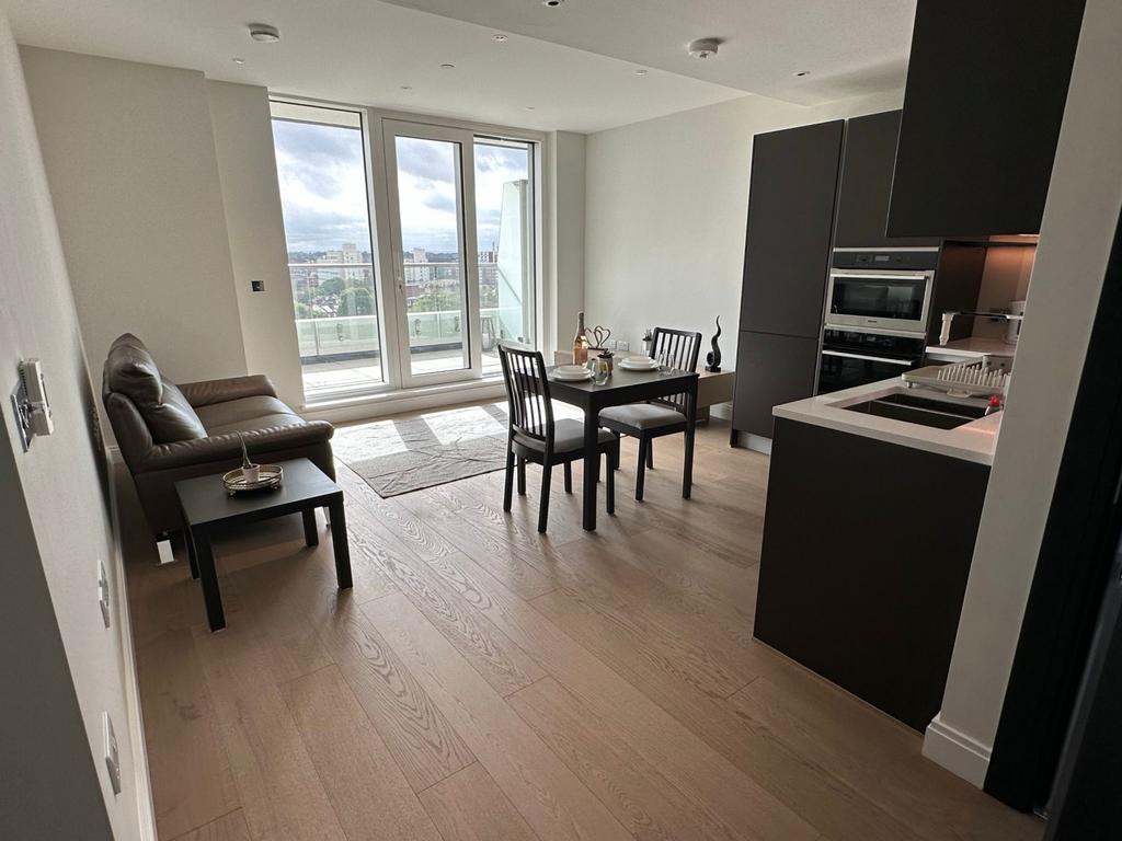 Valetta House, 336 Queenstown Road... 1 bed flat - £3,300 pcm (£762 pw)