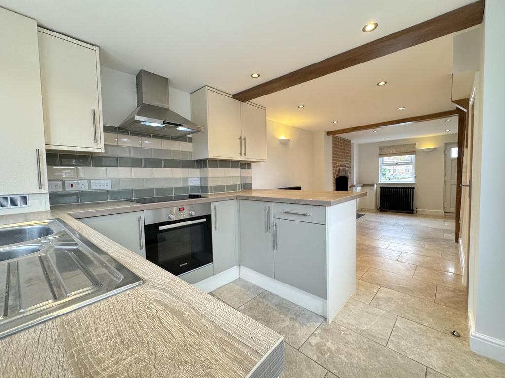 Estcourt Street, Devizes SN10 2 bed end of terrace house - £900 pcm (£ ...