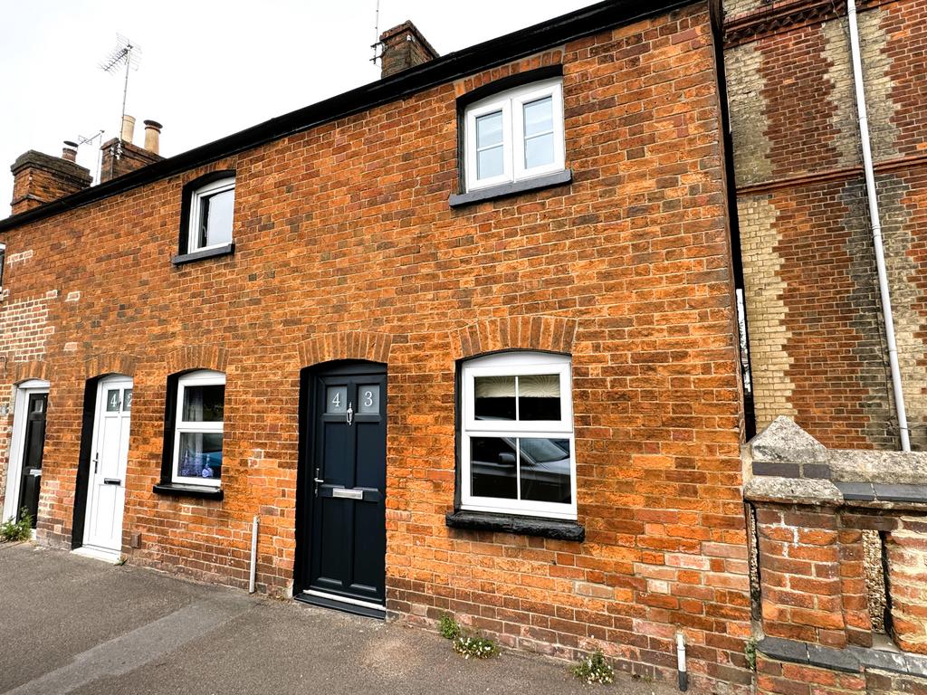 Estcourt Street, Devizes SN10 2 bed end of terrace house to rent - £950 ...