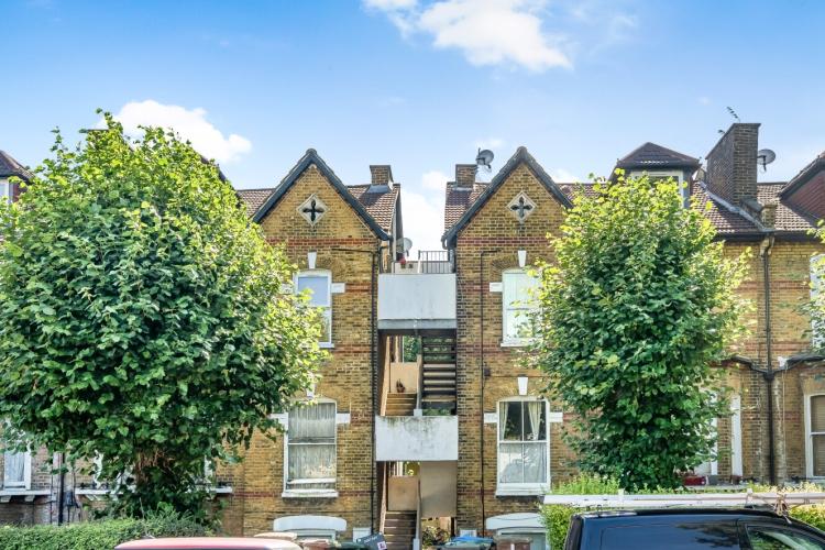 Oakfield Road London SE20 3 bed apartment - £1,800 pcm (£415 pw)