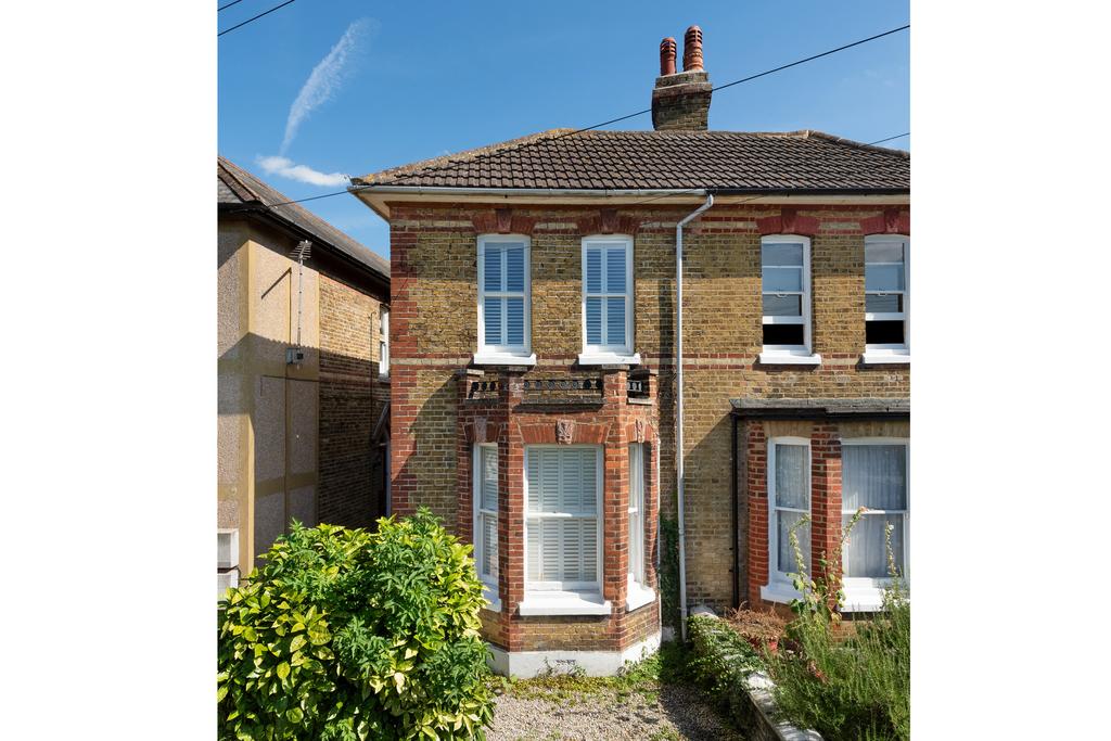 West Cliff, Whitstable, Kent 1 bed apartment - £275,000
