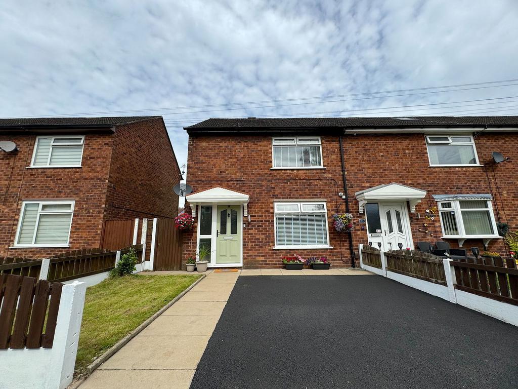 Progress Avenue, Manchester M34 2 bed end of terrace house - £180,000