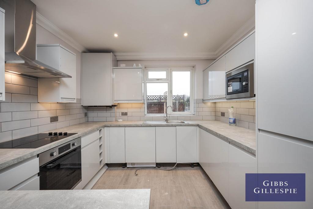 Packhorse Road, Gerrards Cross 3 bed flat - £1,800 pcm (£415 pw)