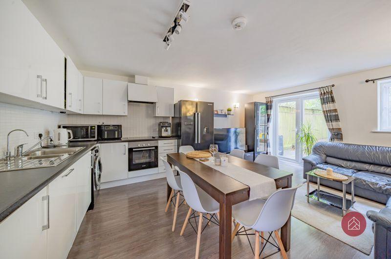 Nuffield Road, Oxford OX3 2 bed apartment - £280,000