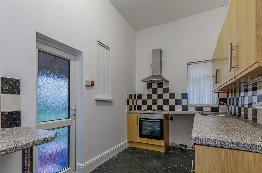 Splott Road, Cardiff CF24 2 bed flat - £925 pcm (£213 pw)