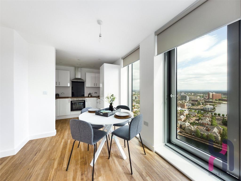 Media City, Michigan Point Tower D... 2 bed flat - £1,375 pcm (£317 pw)