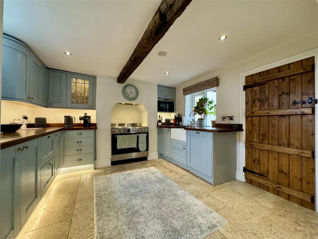 Broad Street, Brinklow, Rugby 2 bed character property for sale - £260,000