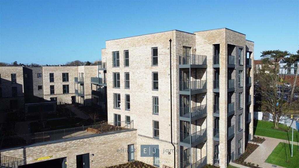 Luctons Close, Loughton IG10 1 bed apartment to rent - £1,775 pcm (£410 pw)