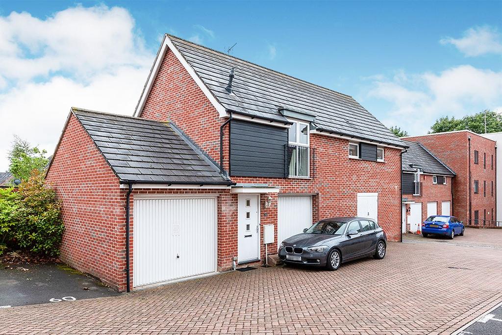 Sinclair Drive, Hampshire RG21 2 bed house - £1,250 pcm (£288 pw)