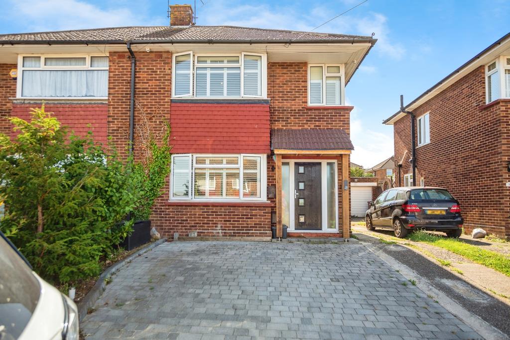 Sandycroft Road, Kent ME2 3 bed semi-detached house - £425,000