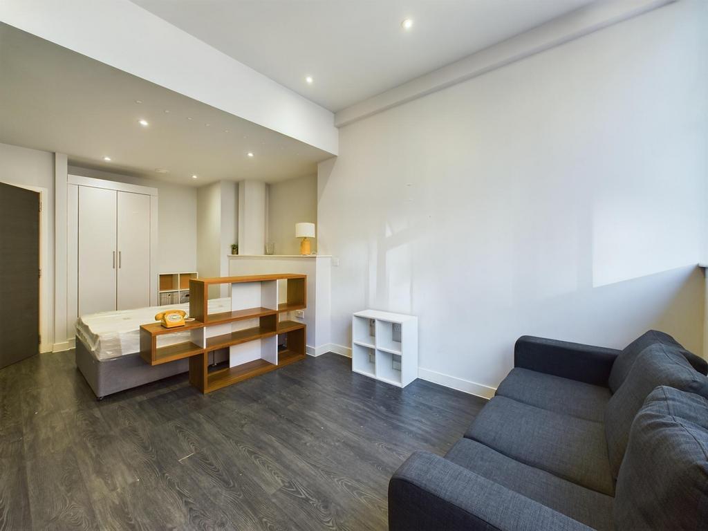 19 Edmund Street, Liverpool L3 Studio - £800 pcm (£185 pw)