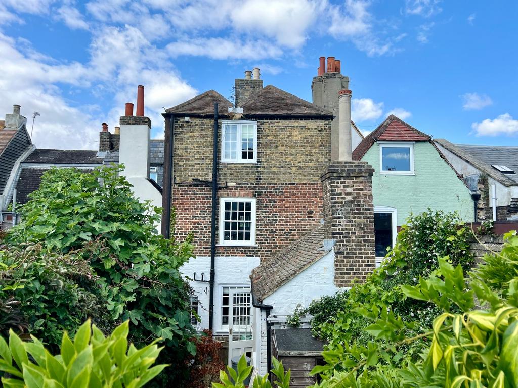 Middle Street, Deal, Kent, CT14 3 bed terraced house for sale - £595,000