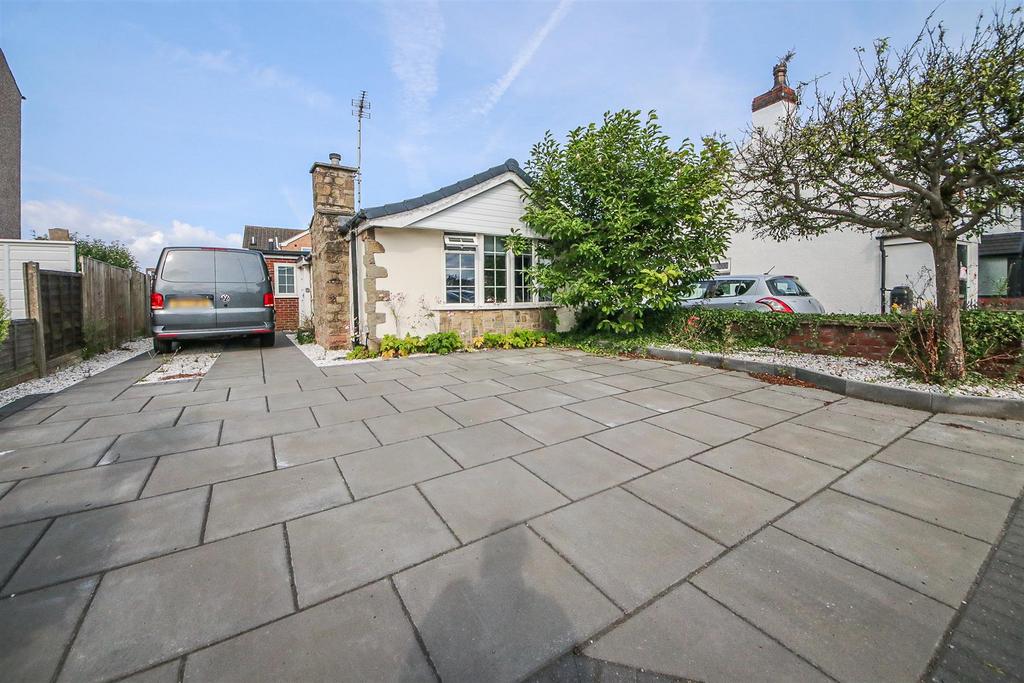 Rufford Road, Southport PR9 2 bed detached bungalow for sale - £190,000