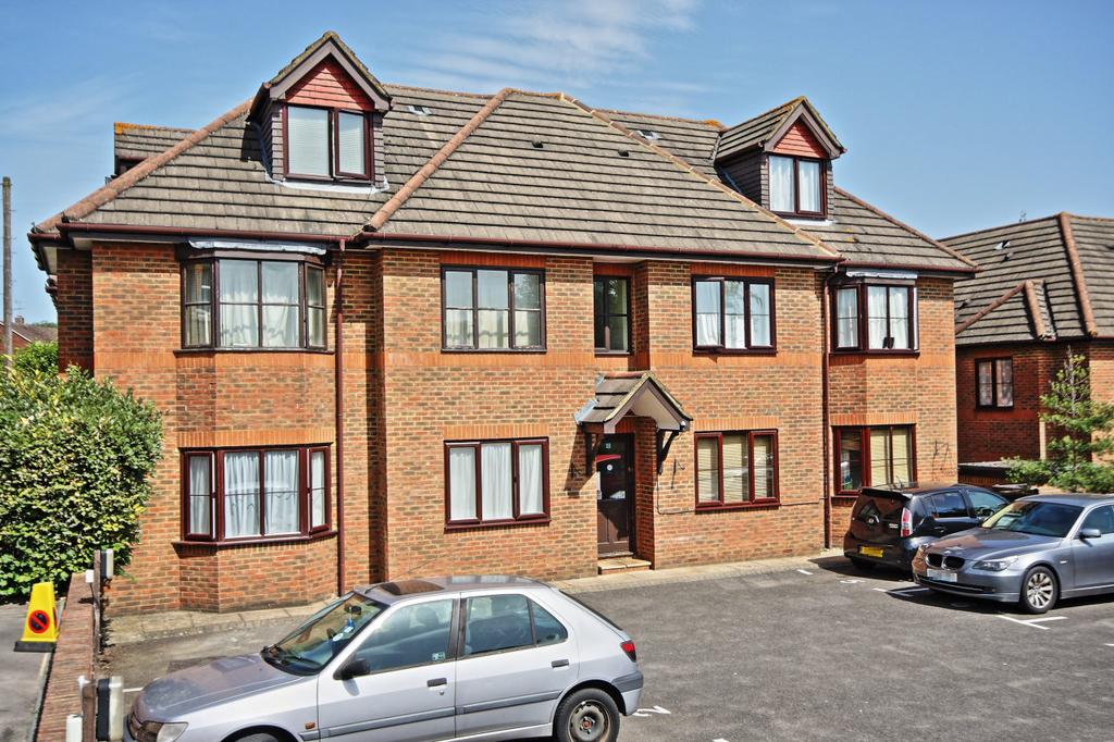 Woking GU21 2 bed flat - £230,000