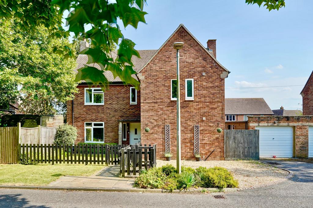 Valiant Square, Bury, Cambridgeshire. 4 bed detached house - £400,000