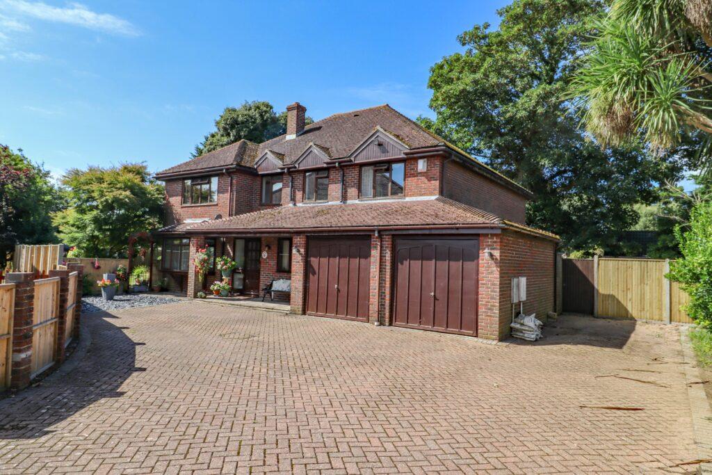 St Marys Road, Hayling Island 6 bed detached house - £850,000