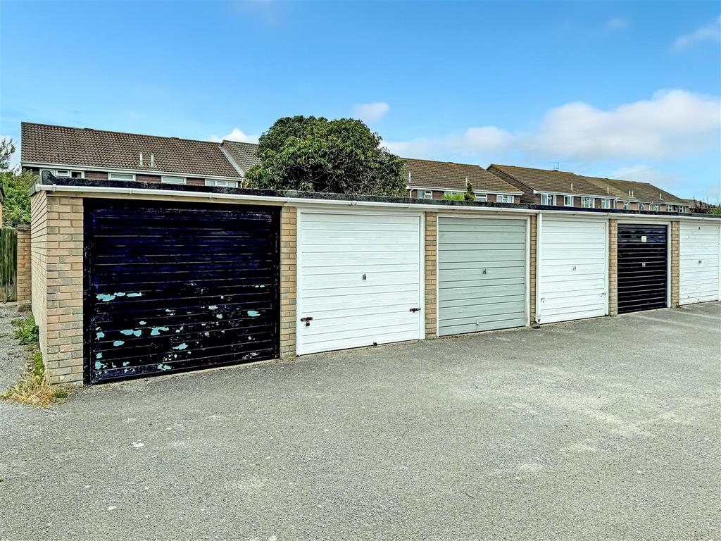 Ketch Road, Littlehampton BN17 Garage - £20,000