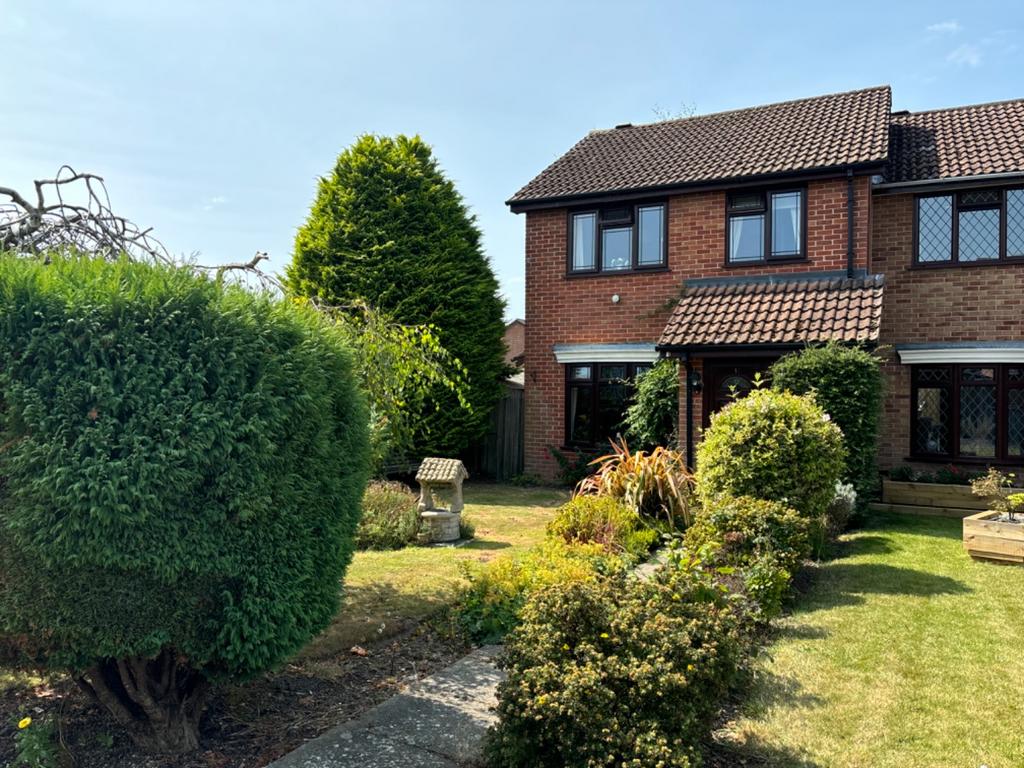 Wedgewood Close, Holbury... 3 bed end of terrace house - £280,000