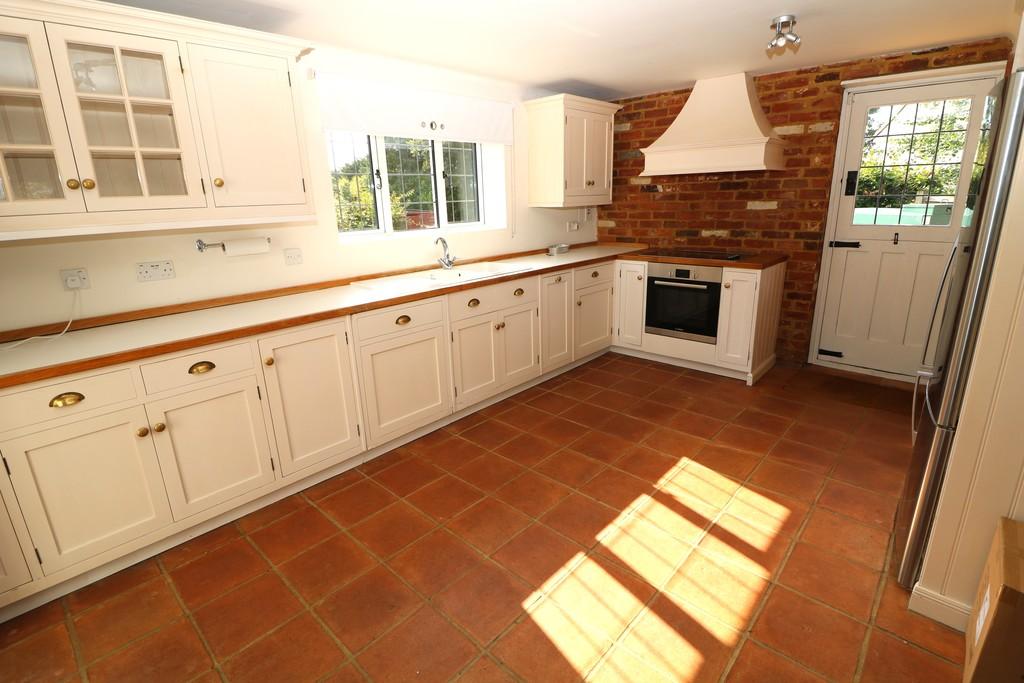 Sutton Place, Abinger Hammer, Dorking 4 bed detached house to rent - £ ...