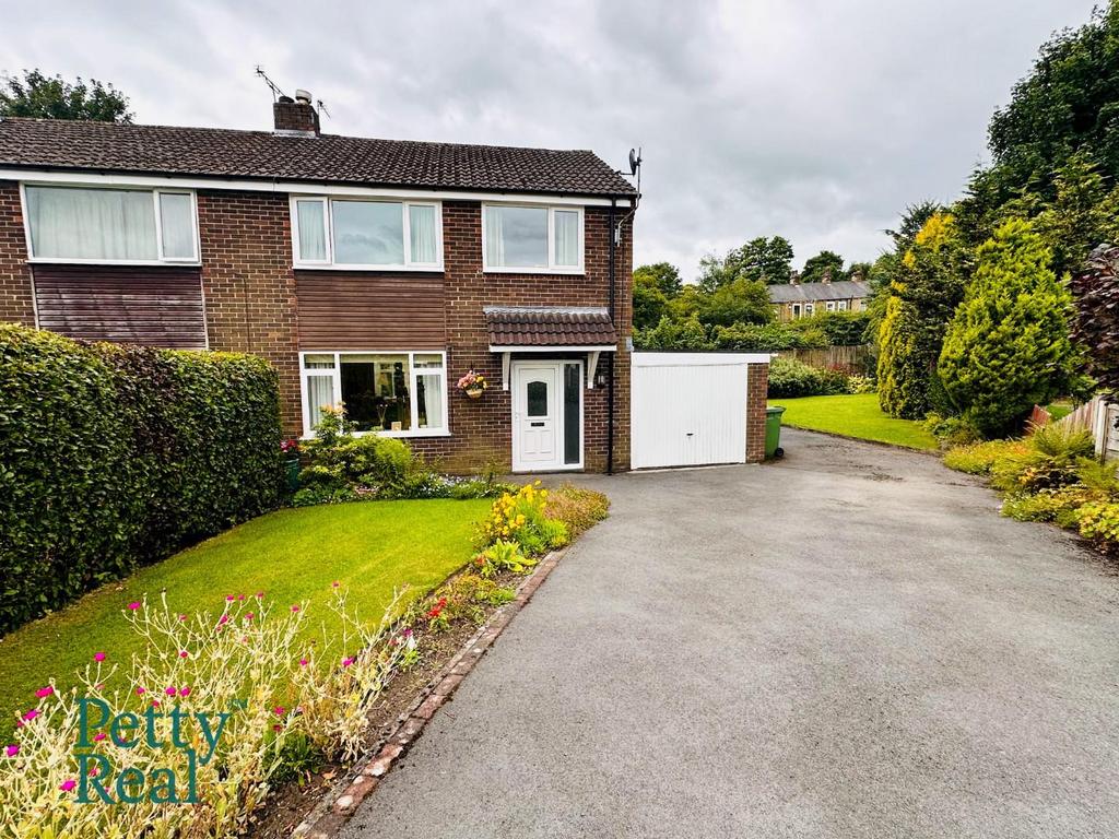 Langholme Close, Barrowford 3 bed semi-detached house - £230,000