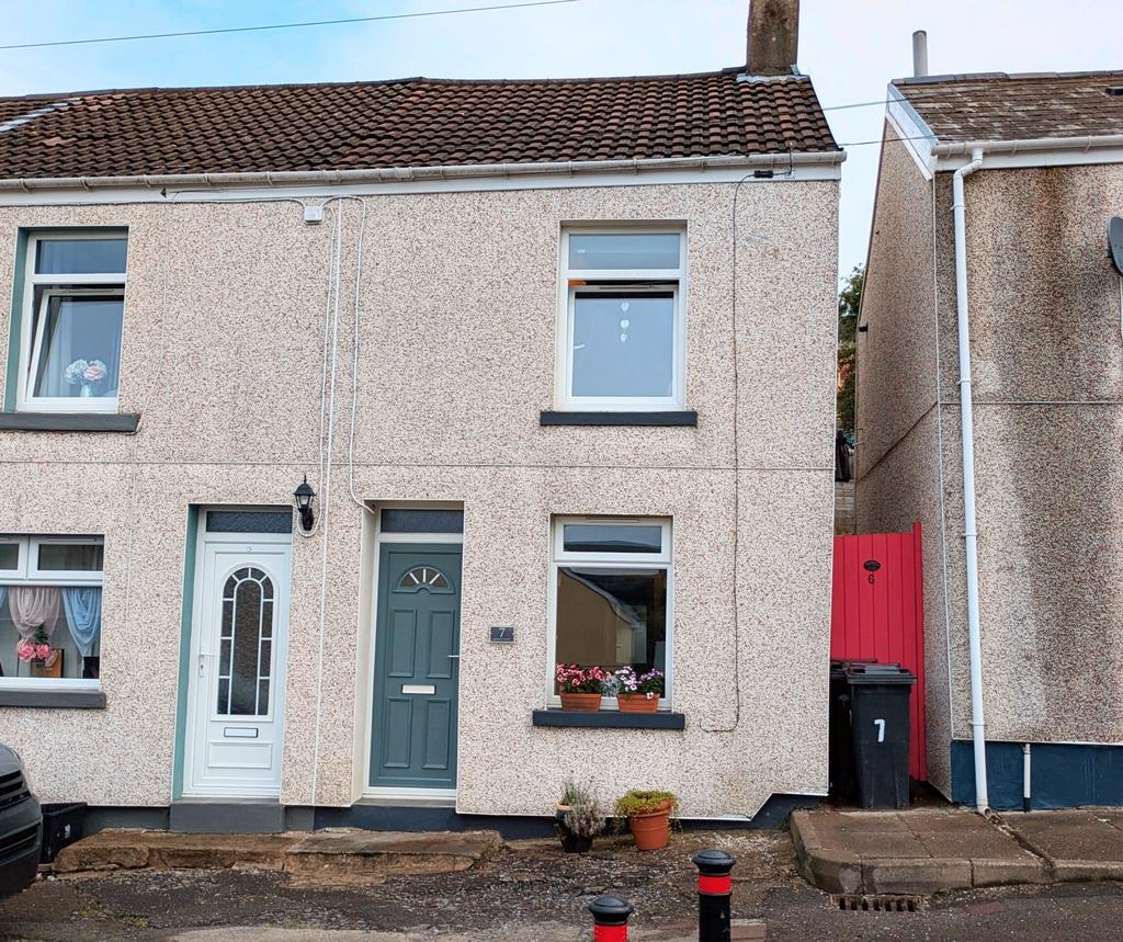 Bedlinog, Treharris CF46 2 bed end of terrace house - £90,000
