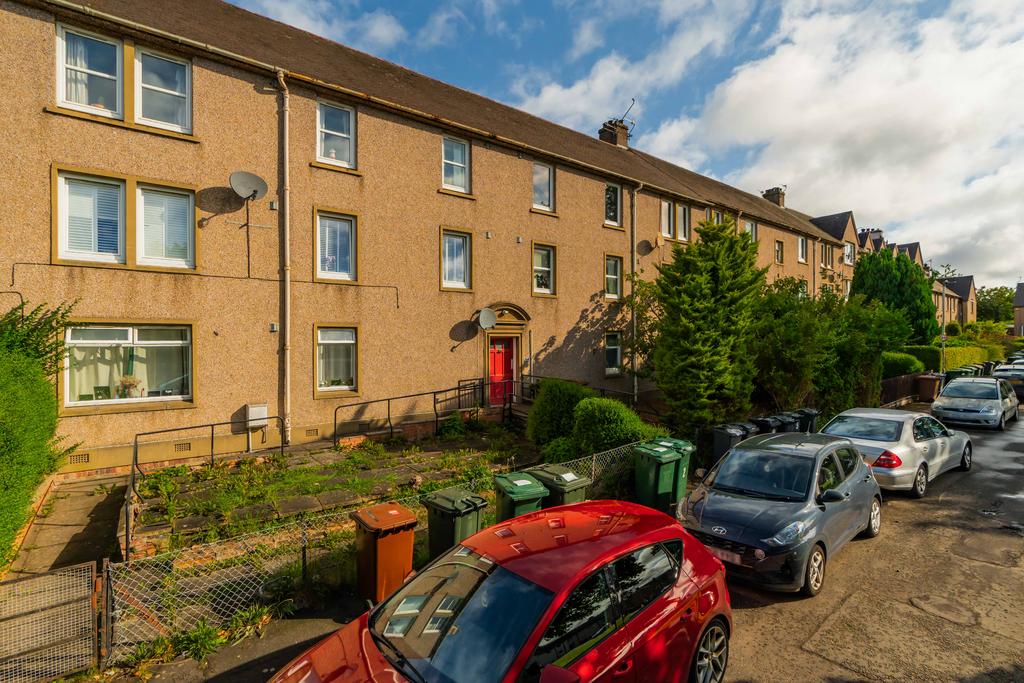 Drum Brae Drive, Edinburgh EH4 3 bed flat - £165,000