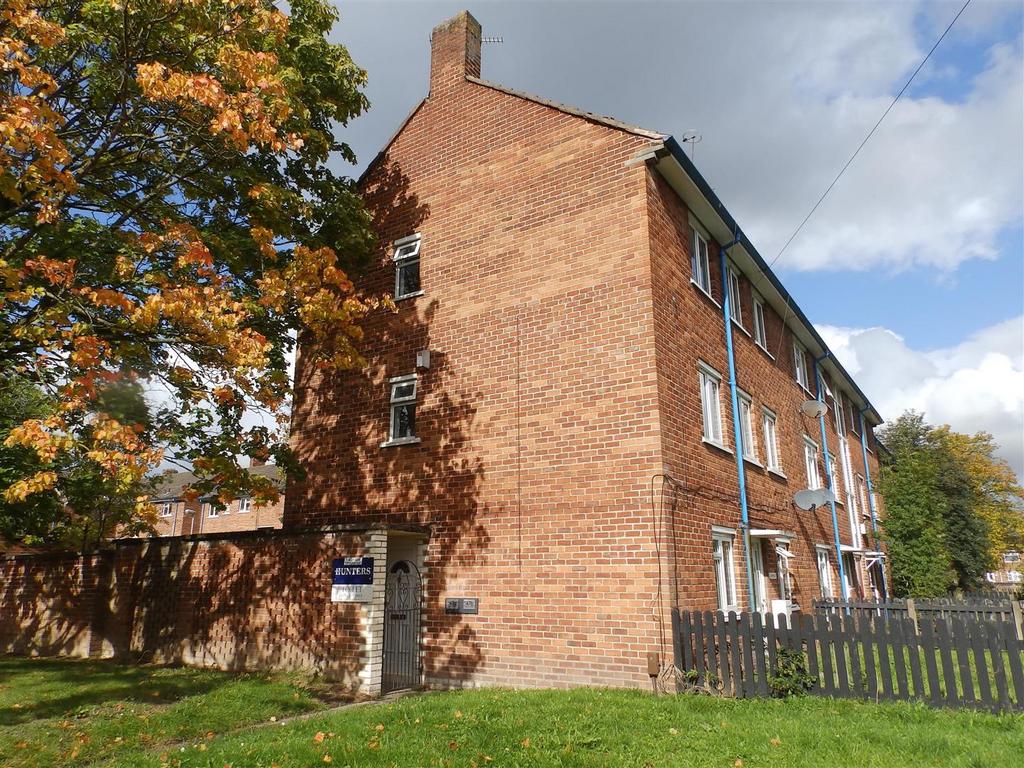 Sutton Way, Ellesmere Port, Cheshire... 1 bed flat - £600 pcm (£138 pw)