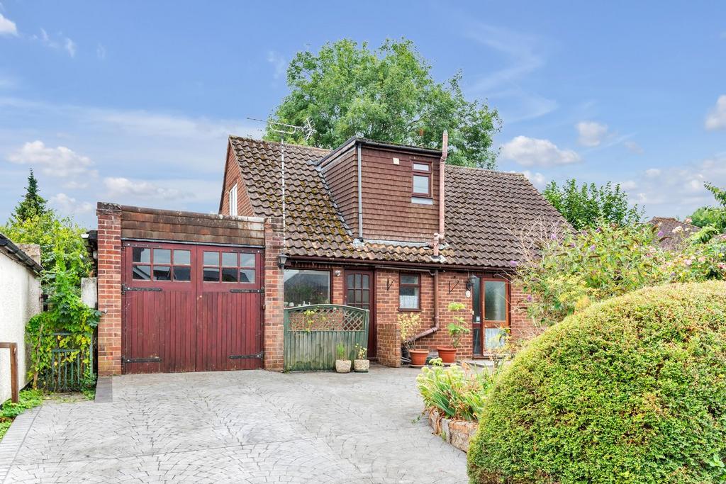 Thames Side, Staines-upon-Thames, TW18 3 bed detached house - £650,000