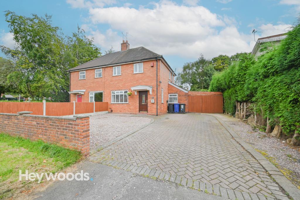 Clare Avenue, Porthill, Newcastle... 3 bed semi-detached house - £180,000