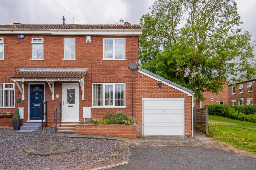 Springfield Grange, Wakefield WF2 2 bed townhouse - £135,000