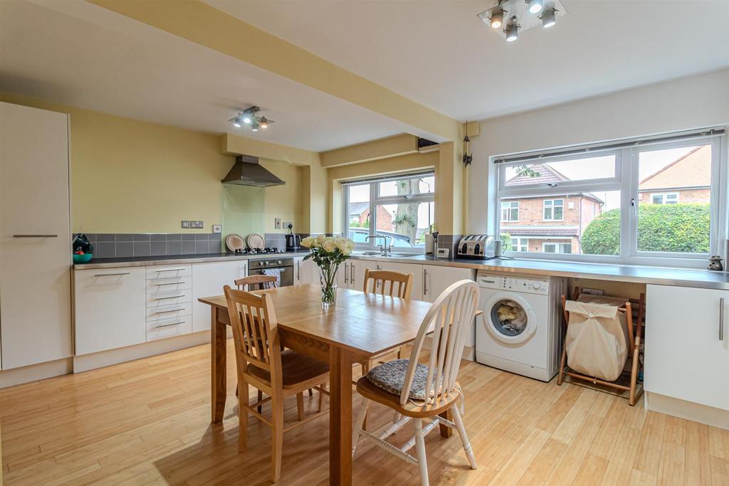 Lees Road, Mapperley, Nottingham 3 bed semi-detached house - £250,000