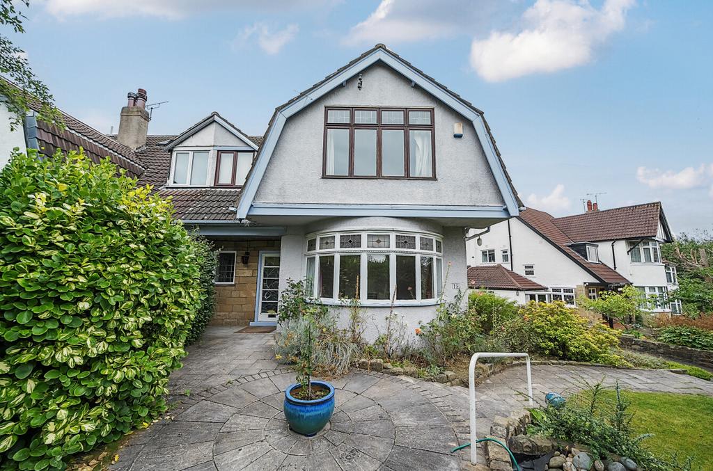 Oakwell Mount, Oakwood, Leeds, LS8 4 bed semi-detached house for sale ...
