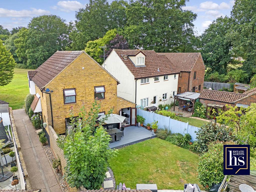 Roding Drive, Brentwood CM15 4 bed detached house for sale - £585,000