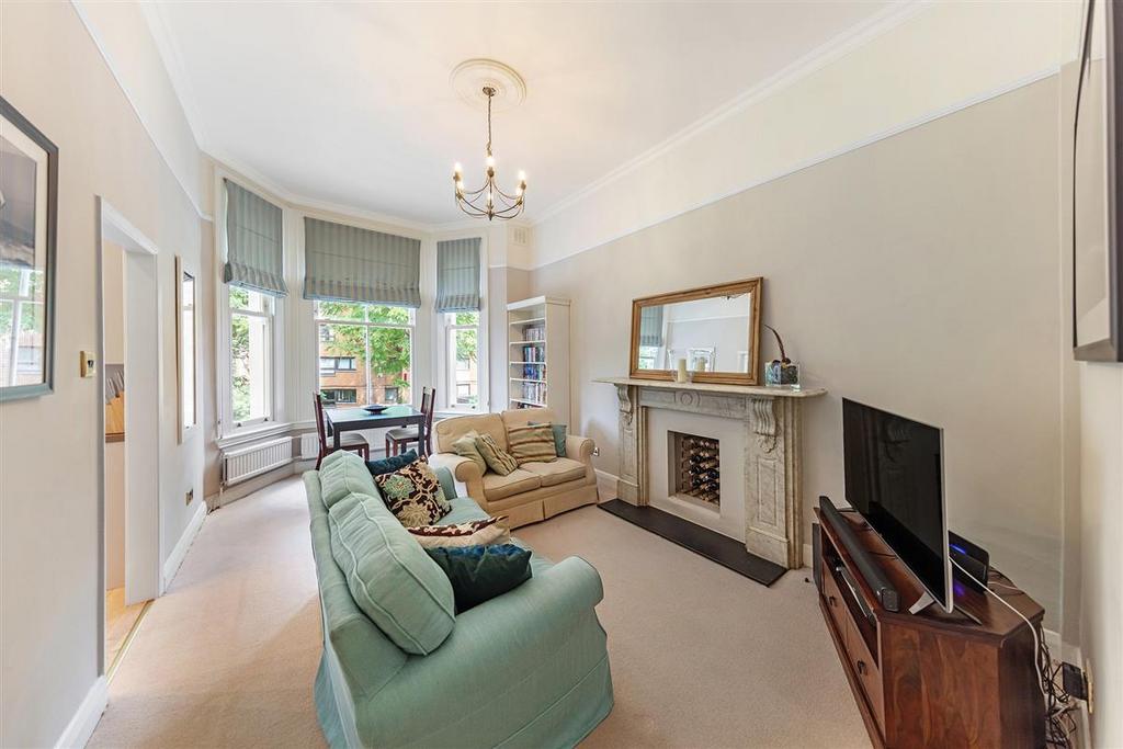 Edith Grove, SW10 2 bed flat - £2,800 pcm (£646 pw)