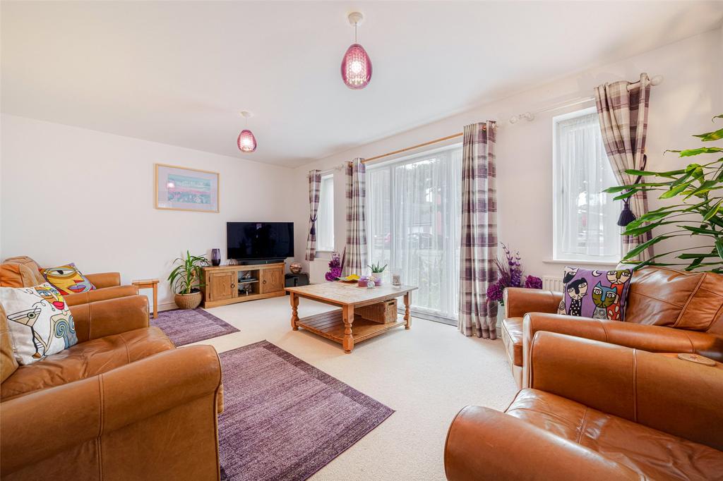 Lysander Drive, Berkshire RG12 5 bed detached house for sale - £625,000
