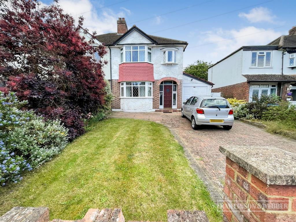 New Road, West Molesey KT8 3 bed semi-detached house - £720,000