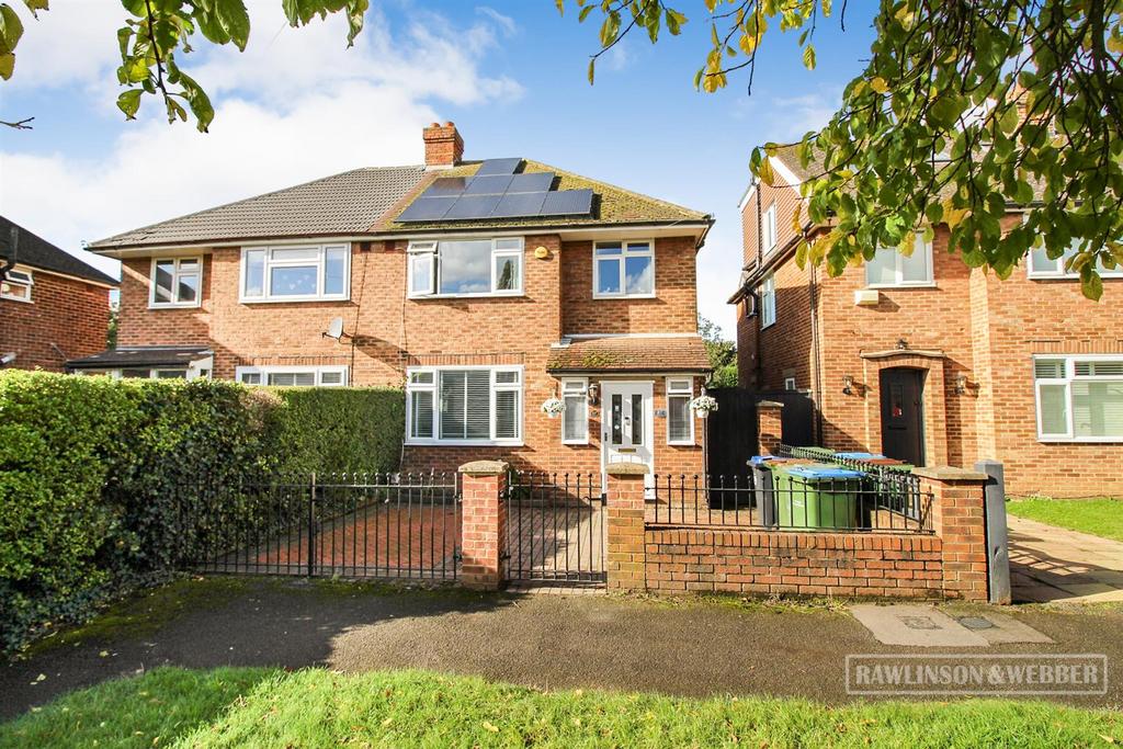 Merton Way, West Molesey KT8 3 bed semi-detached house - £649,950