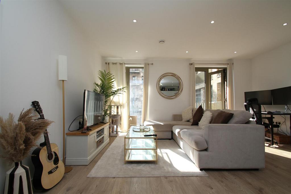 Armada Way, London 1 bed apartment - £350,000