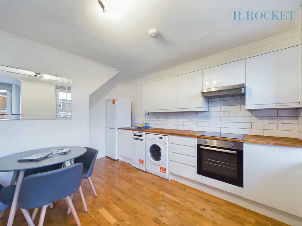 Victoria Rise, Clapham Common 5 bed house - £4,700 pcm (£1,085 pw)