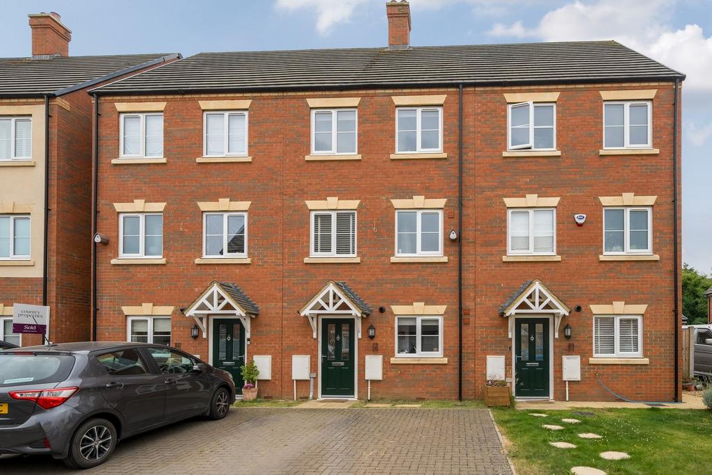 James Place, Flitwick, MK45 4 bed townhouse - £375,000
