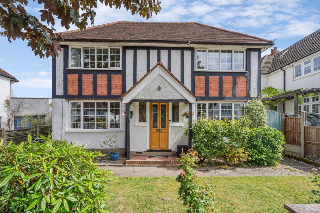 Bournehall Avenue, Bushey 4 bed detached house - £850,000