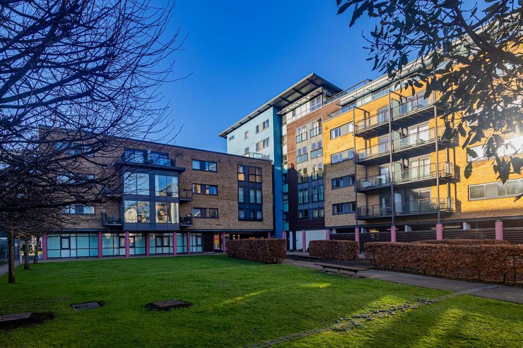 Ferry Court, Cardiff Bay 1 bed apartment - £925 pcm (£213 pw)