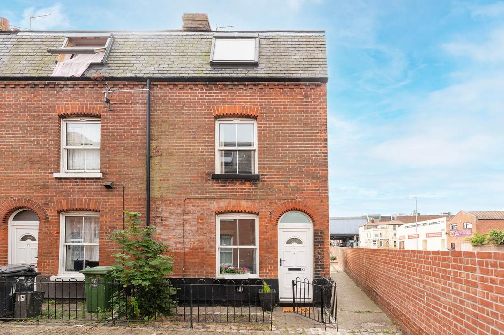 Coniston Square, Great Yarmouth 3 bed end of terrace house - £130,000