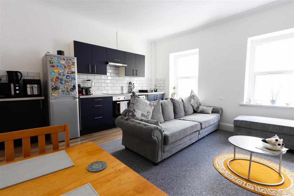Main Street, Barry 2 bed flat - £132,000