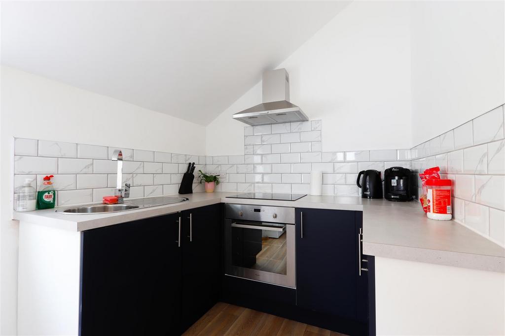 Main Street, Barry 2 bed flat - £132,000