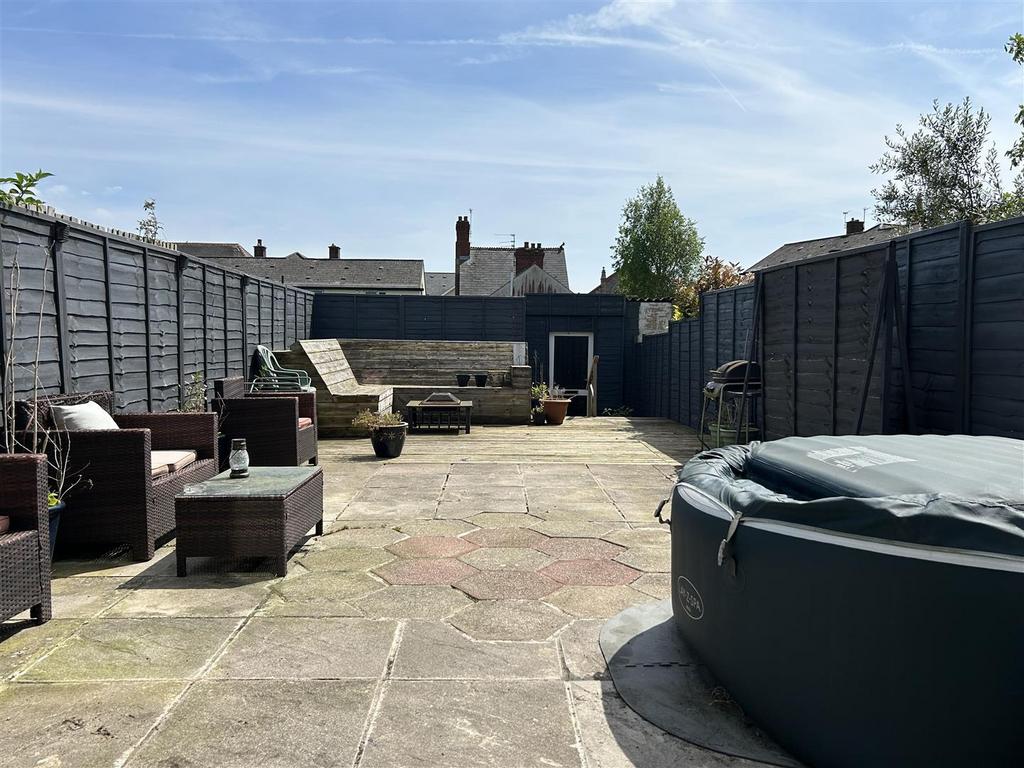 Blackwell Close, Cadoxton 3 bed terraced house - £185,000