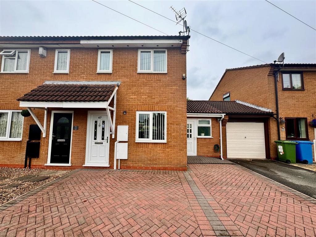 Wesley Road, Bilbrook, Wolverhampton 2 bed semi-detached house - £240,000