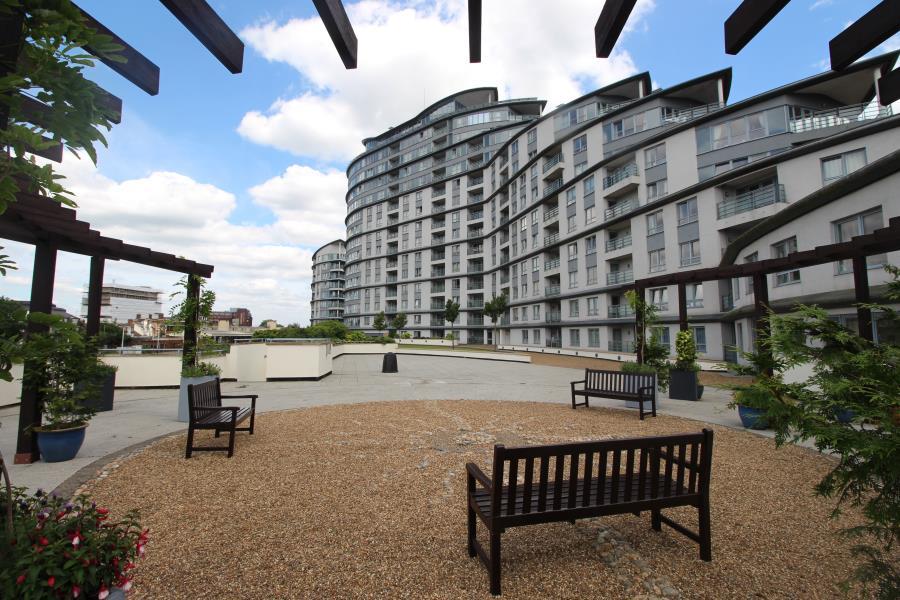 Centrium, Woking GU22 2 bed apartment to rent - £1,600 pcm (£369 pw)