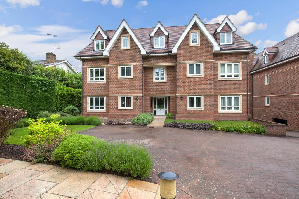 Penn Road, Draycott House, HP9 2 bed apartment - £2,250 pcm (£519 pw)