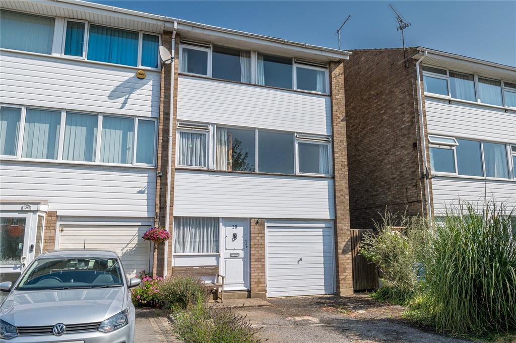 Little Thorpe, Thorpe Bay, Essex, SS1 3 bed end of terrace house - £350,000